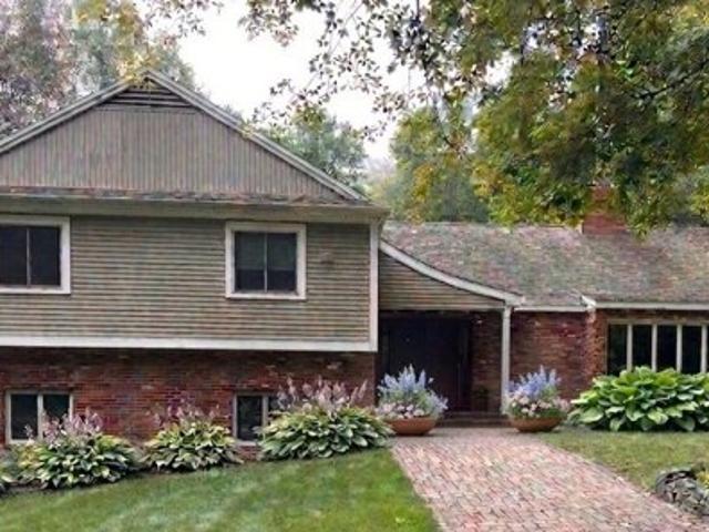 Pine Hollow Dr, Middlebury, Home For Sale