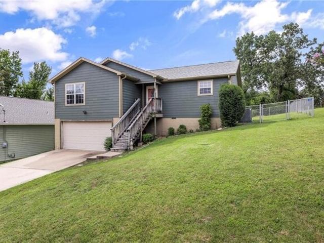 Pine Ln, Rogers, Home For Sale