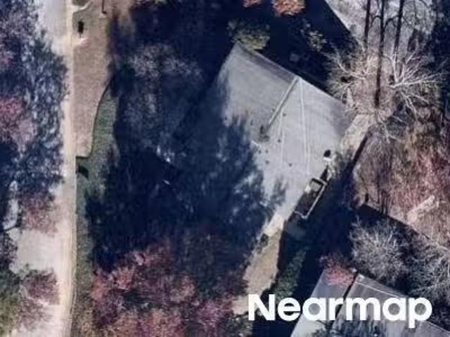 Pine Log Rd NE Apt C