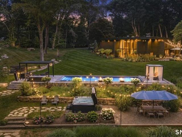 Pine Ridge Rd, Woodbridge, Home For Sale