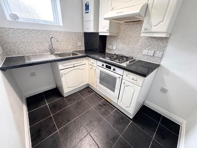 Pine Road, Bournemouth BH9, 2 bed flat to rent, £1,195 pcm | PrimeLocation