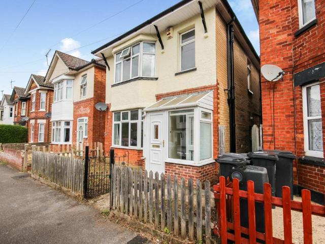 Pine Road, Bournemouth BH9 4 bed property to rent £2,050 pcm £473 pw