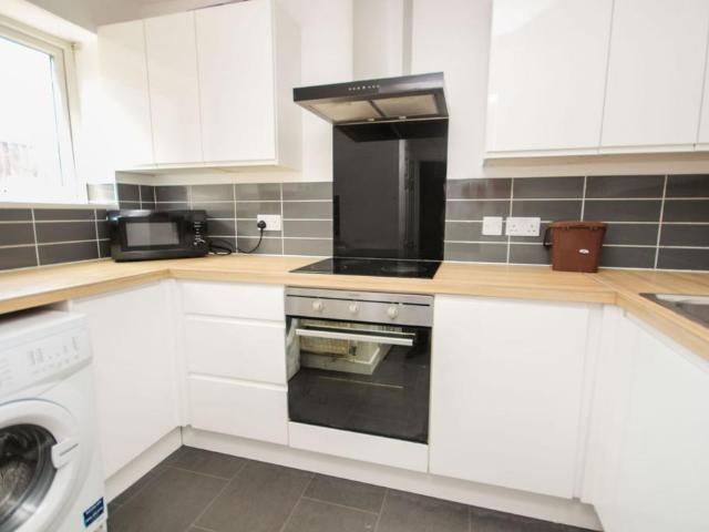 Pine Road, Bournemouth BH9 5 bed property to rent £2,625 pcm £606 pw