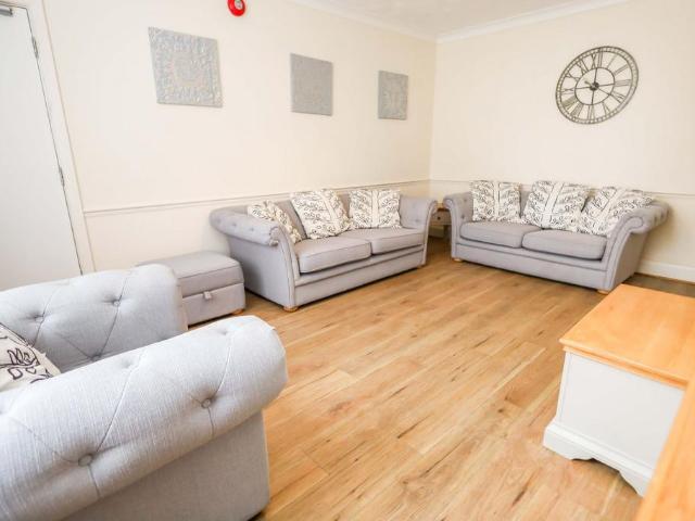 Pine Road, Bournemouth BH9 6 bed property to rent £3,700 pcm £854 pw