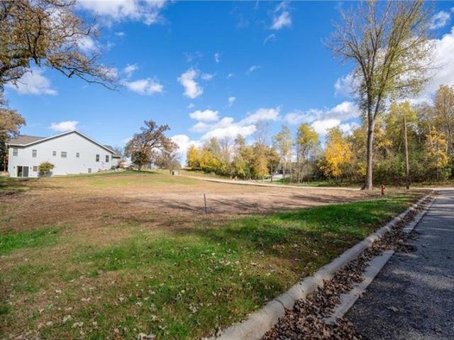 Pine St, New London, MN 56273