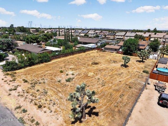 Pine St, Hesperia, CA 92345