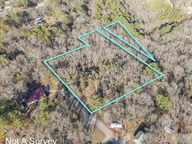 Pine St, Selmer, TN 38375