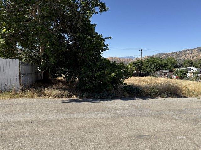 Pine St, Wofford Heights, CA 93285