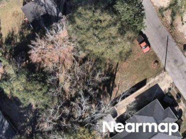 Pine St