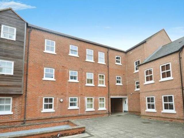 Pine Street, Aylesbury, 2 Bedroom Apartment