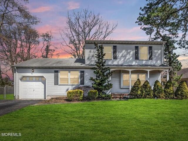 Pine Tree Dr, Brick, Home For Sale