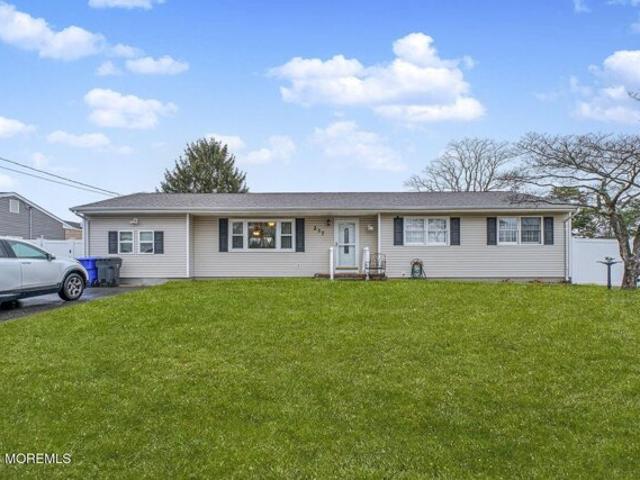 Pine Tree Dr, Brick, Home For Sale