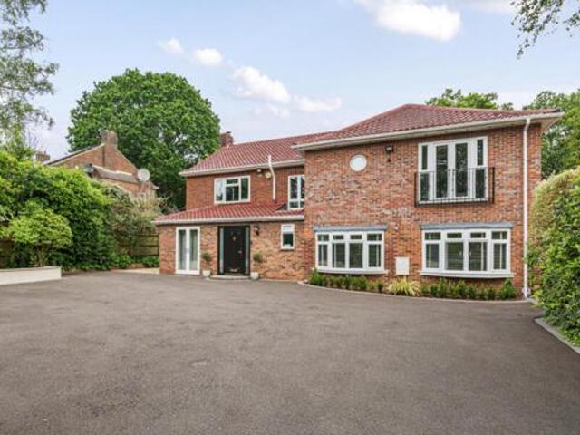 Pine Walk, Chilworth, 4 Bedroom Detached