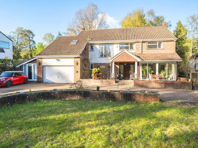 Pine Walk, Southampton SO16 6 bed detached house to rent £4,500 pcm £1,038 pw