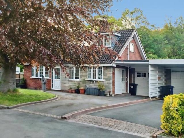 Pine Walk, Stourbridge, West. 4 bed house to rent £1,895 pcm £437 pw