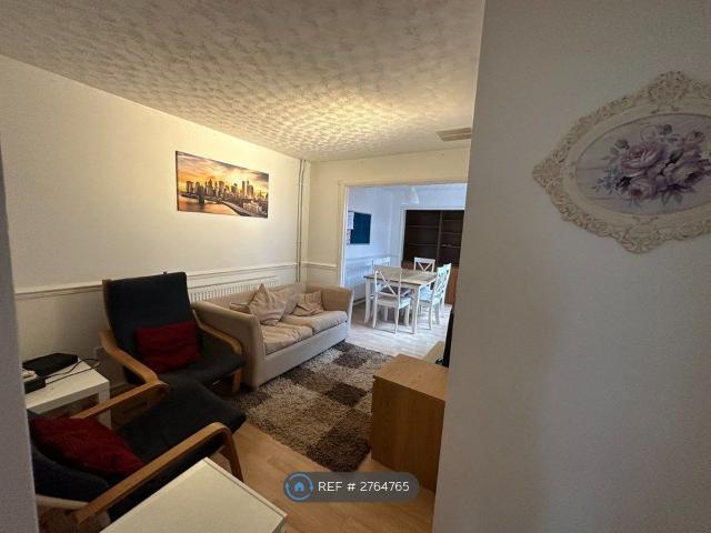 Pine Way, Englefield Green, Egham TW20, 5 bed terraced house to rent, £2,350 pcm | PrimeLocation