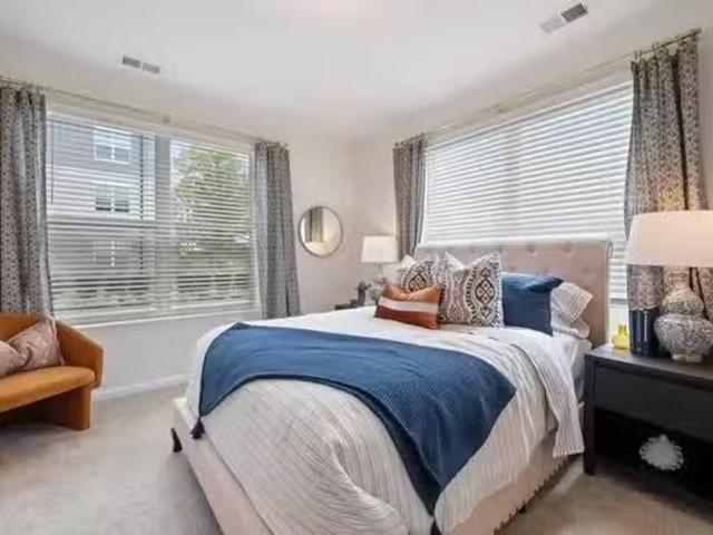 Pine 2 Bed 2 Bath
