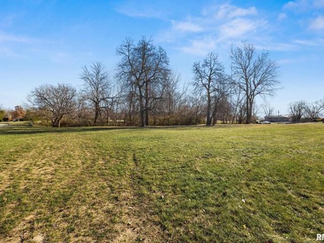 Pinecrest Dr, East Peoria, IL 61611
