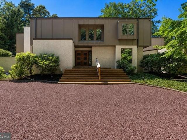Pinecrest Dr, Medford, Home For Sale
