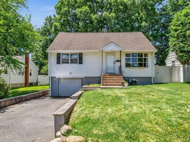 Pinecrest Ter, Wayne, Home For Sale