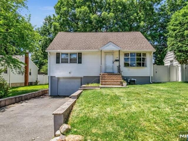 Pinecrest Ter, Wayne, Home For Sale