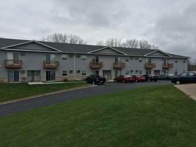 Pinedale Apartments and Red Cedar Townhomes 1 Bedroom Apartment for Rent at 388 Red Cedar St, Menomonie, WI 54751