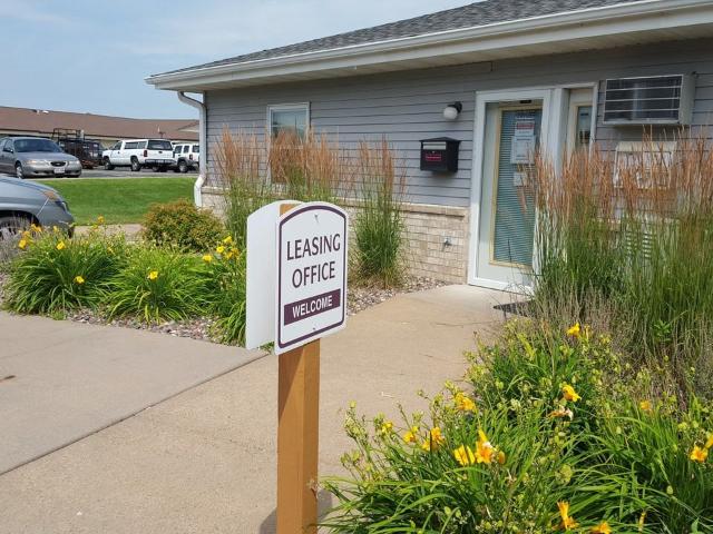 Pinedale Apartments and Red Cedar Townhomes 1 Bedroom Apartment for Rent at 388 Red Cedar St, Menomonie, WI 54751