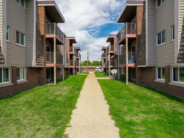 Pinehurst Apartments 1 Bedroom Apartment for Rent at 1799 Cedar Ave, White Bear Lake, MN 55110 White Bear Lake