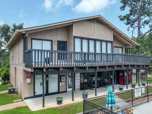 Pinehurst Apartments 2 Bedroom Apartment for Rent at 3401 E Marshall Ave, Longview, TX 75601