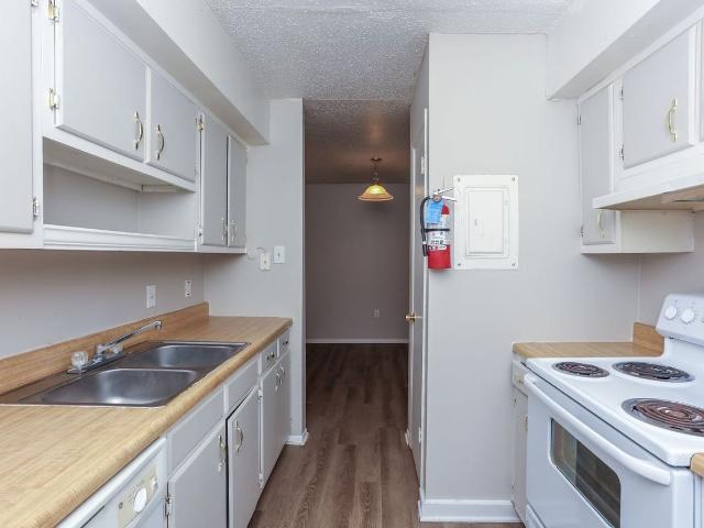 Pinehurst Apartments 2 Bedroom Apartment for Rent at 3401 E Marshall Ave, Longview, TX 75601
