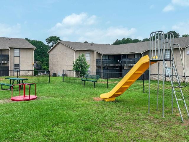 Pinehurst Apartments 2 Bedroom Apartment for Rent at 3401 E Marshall Ave, Longview, TX 75601