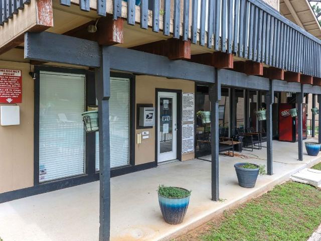 Pinehurst Apartments 3 Bedroom Apartment for Rent at 3401 E Marshall Ave, Longview, TX 75601