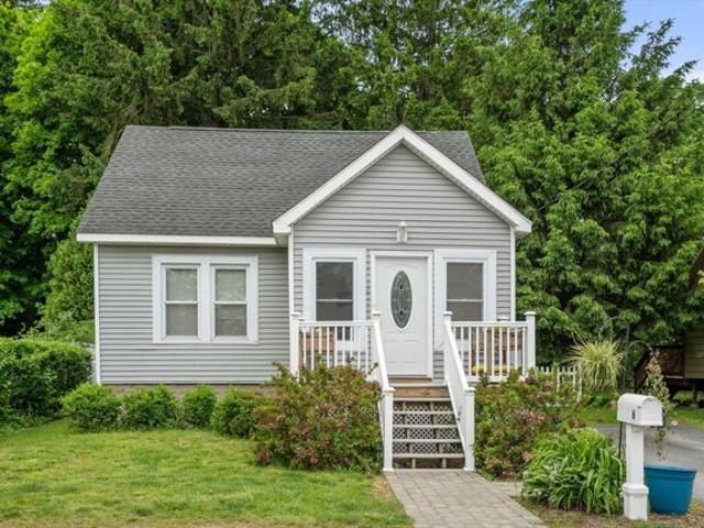 Pineland Ave, Shrewsbury, Home For Sale