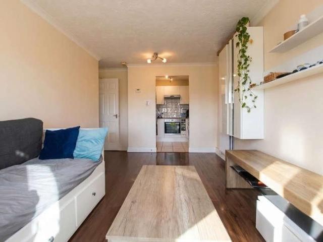Pinemartin Close, London, NW2