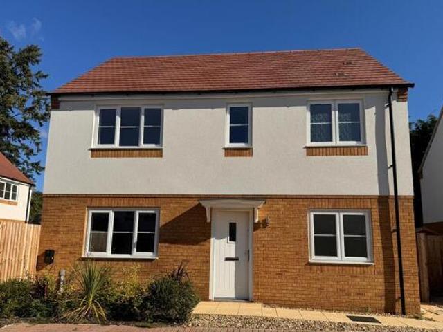 Pines Close, Kingsthorpe, 3 Bedroom House