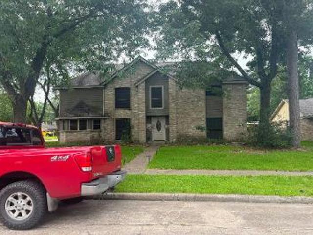 Pines Place Dr