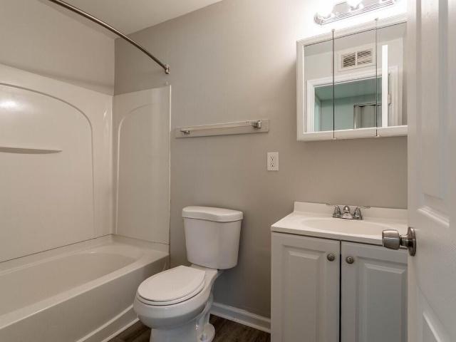 Pineridge Apartments 2 Bedroom Apartment for Rent at 1505 Manchester Ave, Middletown, OH 45042