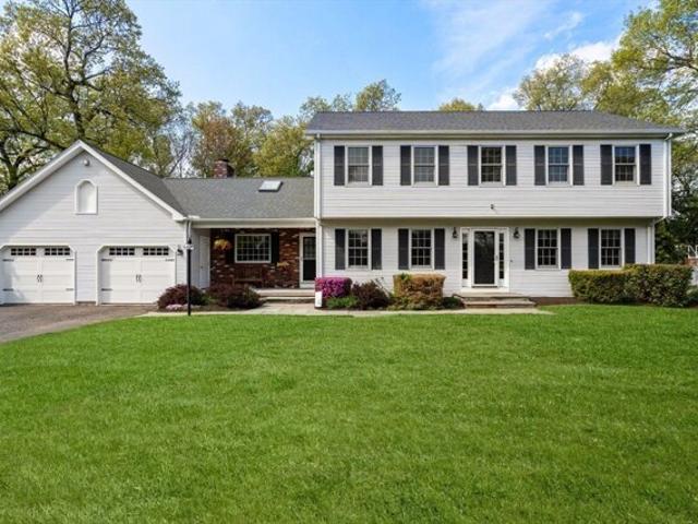 Pineridge Dr, Westfield, Home For Sale