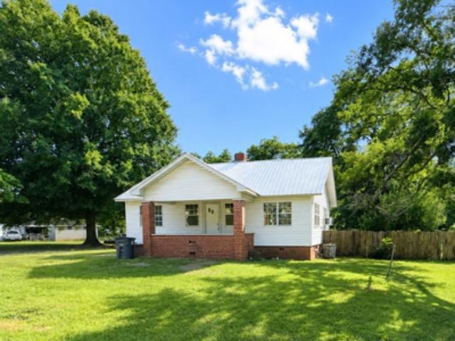 Pinewood Ave