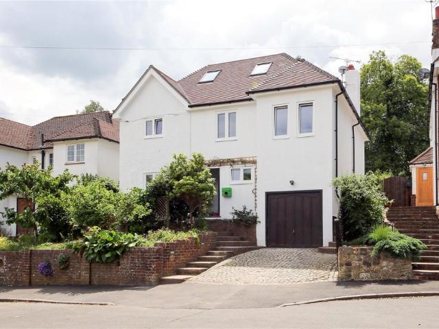 Pinewood Avenue, Sevenoaks, Kent, TN14 5 bed detached house to rent £3,500 pcm £808 pw