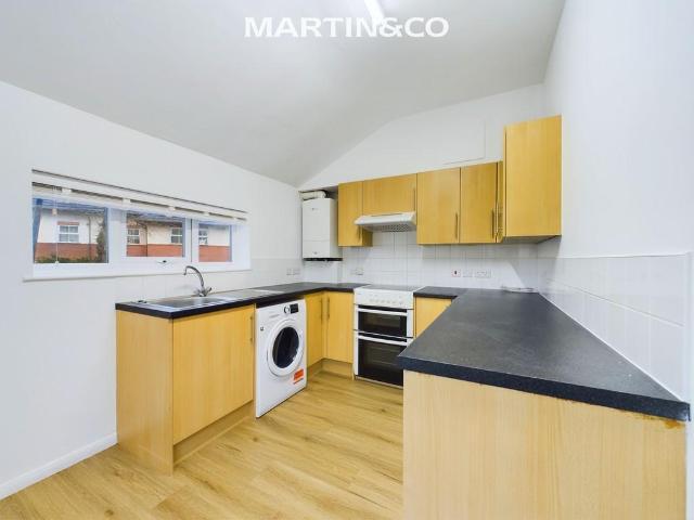 Pinewood Avenue Studio to rent £1,075 pcm £248 pw