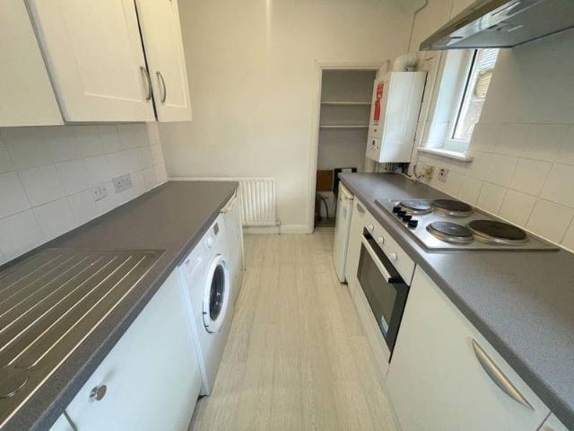 Pinewood Avenue, Uxbridge, Greater London UB8, 2 bed maisonette to rent, £1,600 pcm | PrimeLocation
