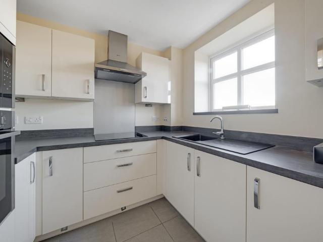 Pinewood Gardens Southborough. 1 bed retirement property to rent £1,850 pcm £427 pw