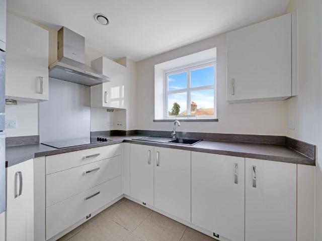 Pinewood Gardens, Southborough, Tunbridge Wells TN4, 1 bed flat to rent, £2,255 pcm | PrimeLocation