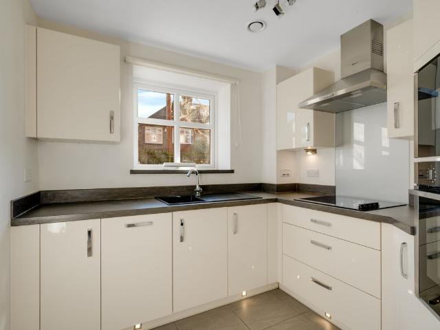 Pinewood Gardens, Southborough, Tunbridge Wells TN4, 1 bed flat to rent, £2,305 pcm | PrimeLocation