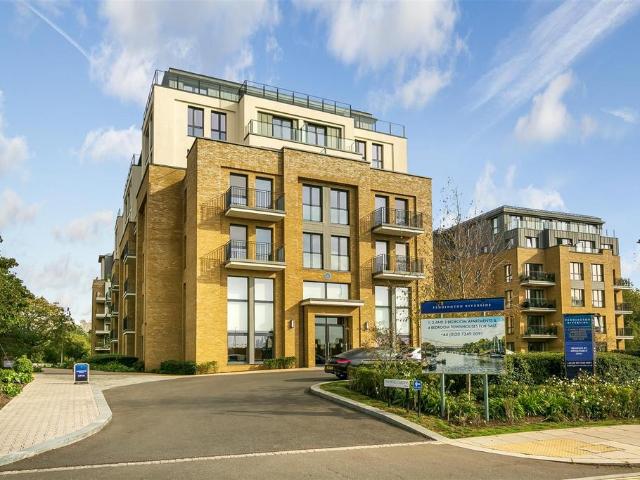 Pinewood Gardens, Teddington 3 bed apartment to rent £4,895 pcm £1,130 pw