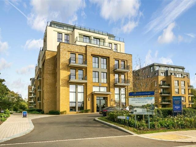 Pinewood Gardens, Teddington 3 bed apartment to rent £4,950 pcm £1,142 pw