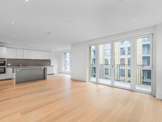 Pinewood Gardens, Teddington, Middlesex TW11, 3 bed flat to rent, £4,950 pcm | PrimeLocation