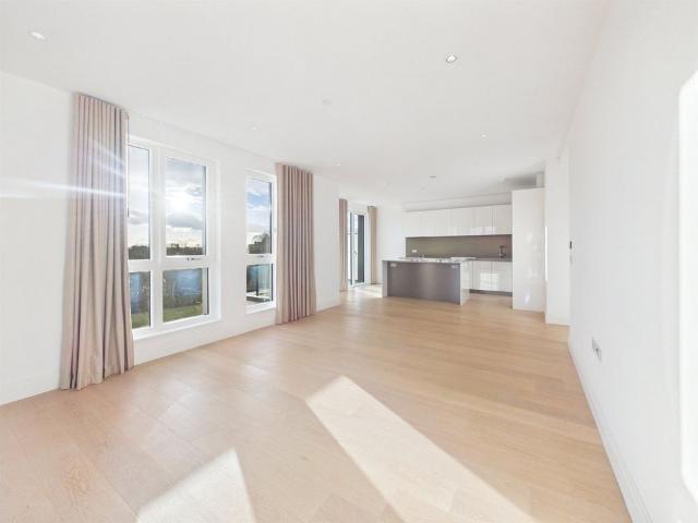 Pinewood Gardens, Teddington, TW11