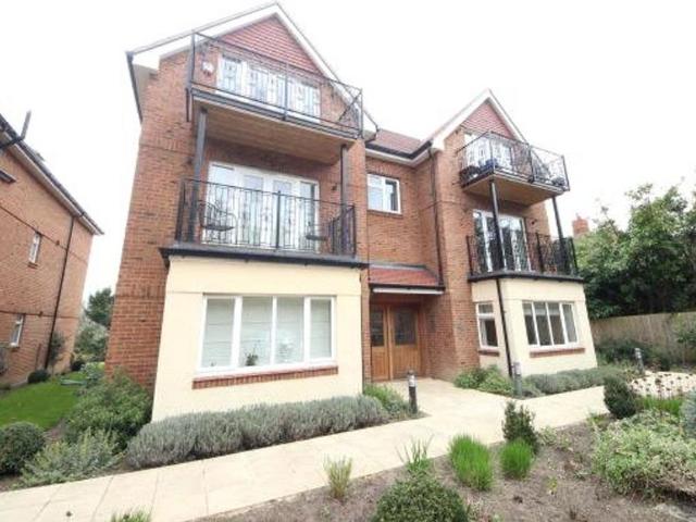 Pinewood House, Epsom Road. 2 bed ground floor flat to rent £1,850 pcm £427 pw